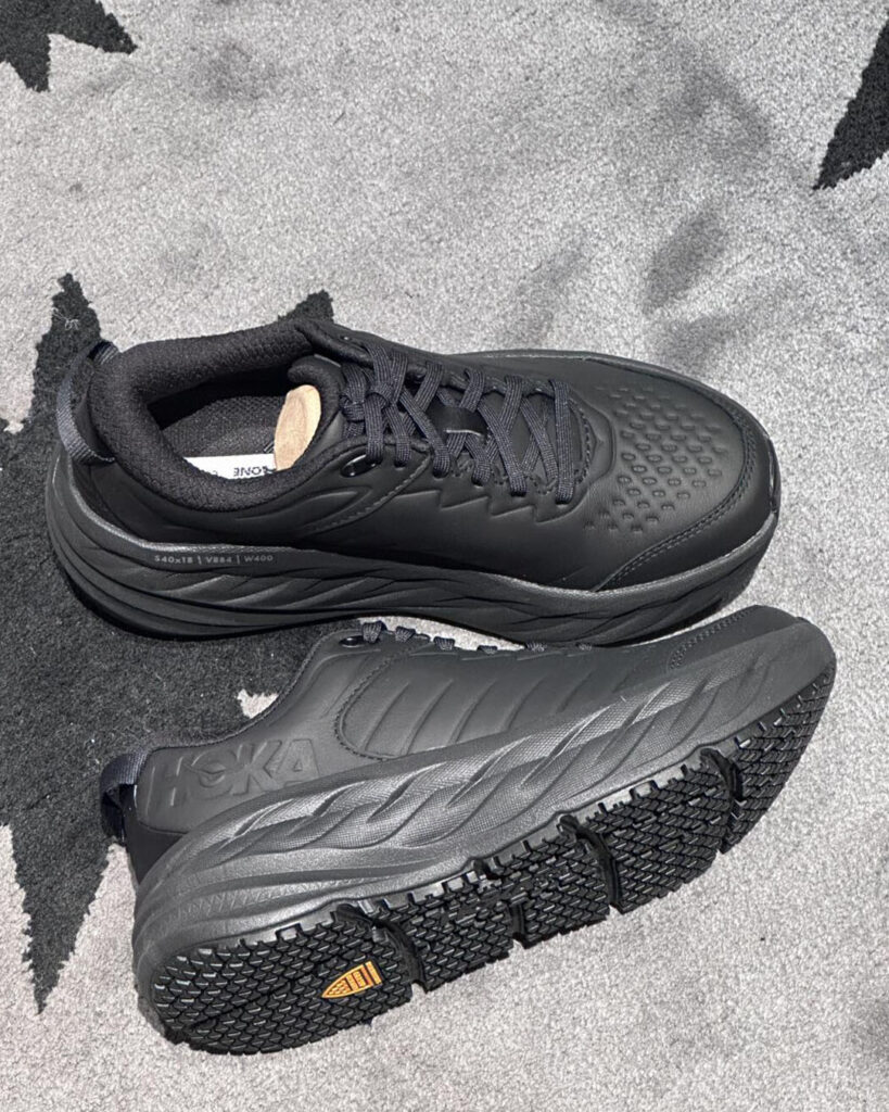 【HOKA】BONDI SRのサイズ感や履き心地は？口コミも合わせて販売員がレビュー！｜スニーカーサイズ研究所
